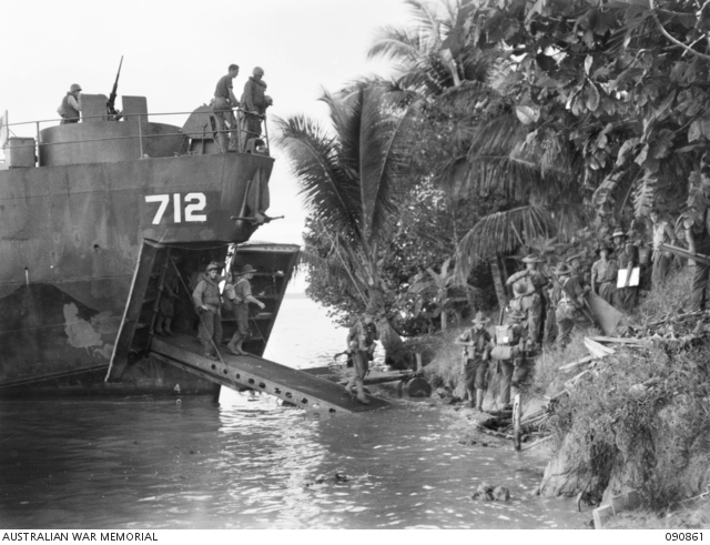 SADAU ISLAND, BORNEO. 1945-04-30. TROOPS OF 2/4 COMMANDO SQUADRON ...