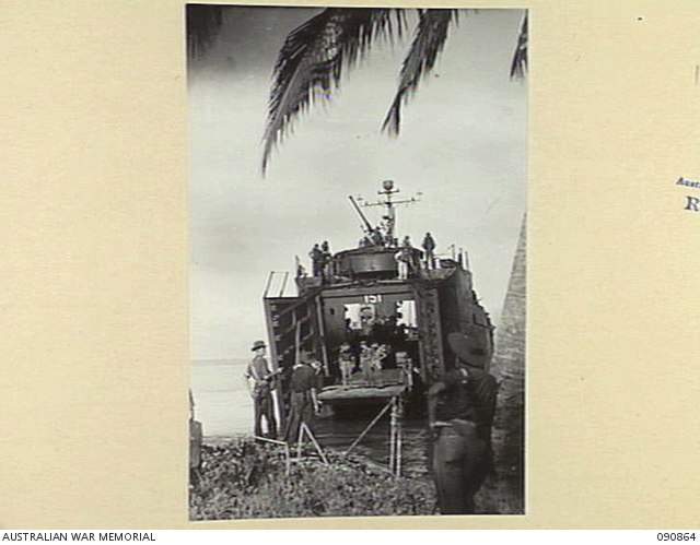 SADAU ISLAND, BORNEO. 1945-04-30. A LANDING SHIP MEDIUM CARRYING 25 ...