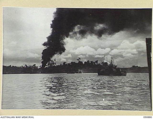 TARAKAN, BORNEO. 1945-05-01. HQ 26 INFANTRY BRIGADE TROOPS GOING ASHORE ...