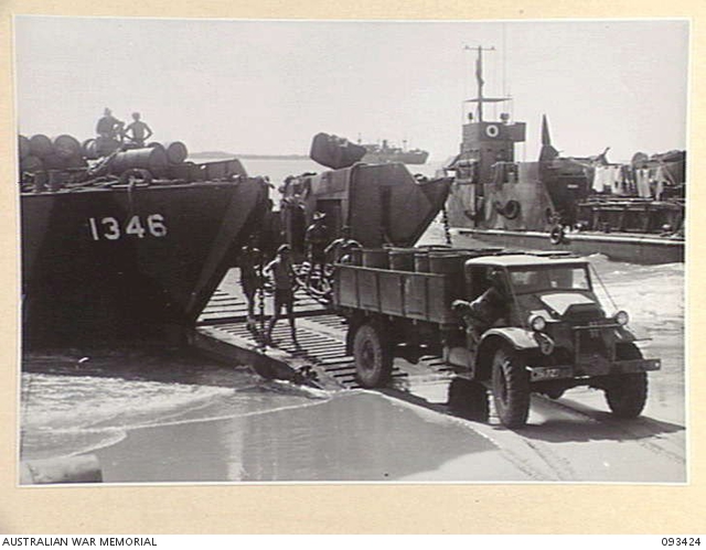 AITAPE BEACH HEAD, NEW GUINEA. 1945-06-19. MEMBERS OF 7 DOCKS OPERATING ...