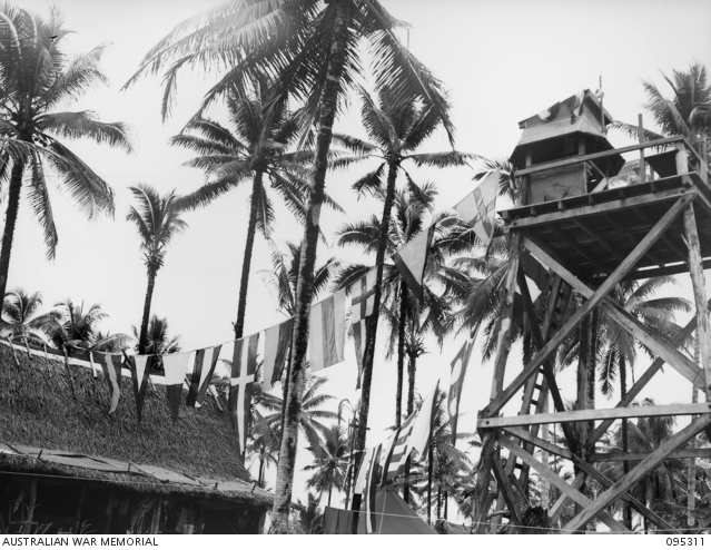 JACQUINOT BAY, NEW BRITAIN, 1945-08-15. THE LOOKOUT POST AT NAVY ...