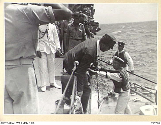 AT SEA OFF RABAUL, NEW BRITAIN. 1945-09-04. JAPANESE ENVOYS BOARDING ...