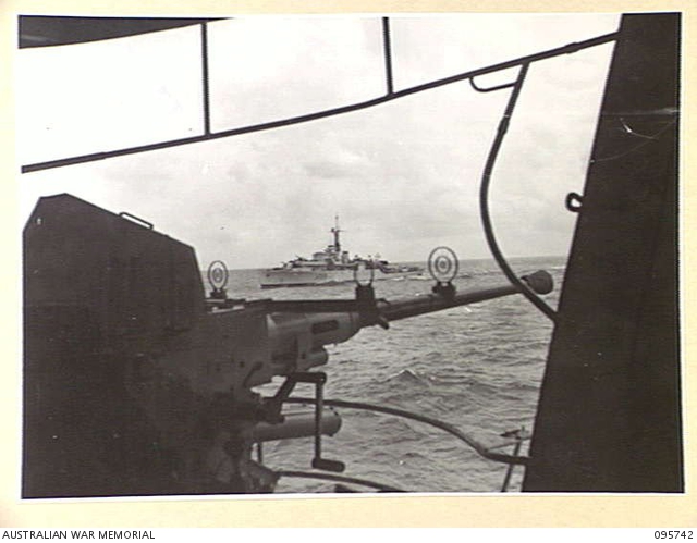 AT SEA OFF RABAUL, NEW BRITAIN. 1945-09-06. HMS HART APPROACHING THE ...