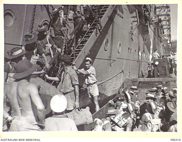 SIMPSON HARBOUR, RABAUL, NEW BRITAIN. 1945-09-10. MEMBERS OF 29/46 ...