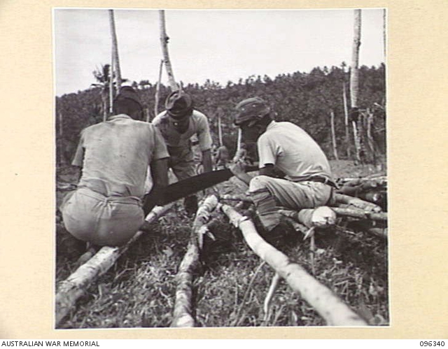 MUSCHU ISLAND, NEW GUINEA, 1945-09-08. A JAPANESE SOLDIER USING A CRUDE ...