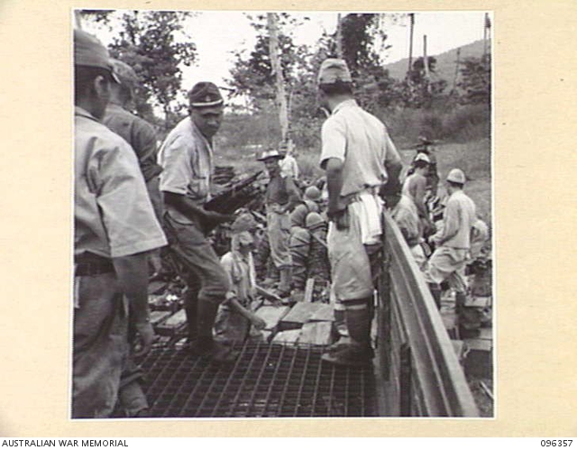 KAIRIRU ISLAND, NEW GUINEA, 1945-09-08. JAPANESE SOLDIERS LOADING ...