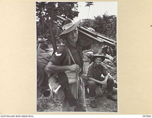 BORAM BEACH, NEW GUINEA. 1945-10-13. THE FIRST BATCH OF TROOPS TO LEAVE ...