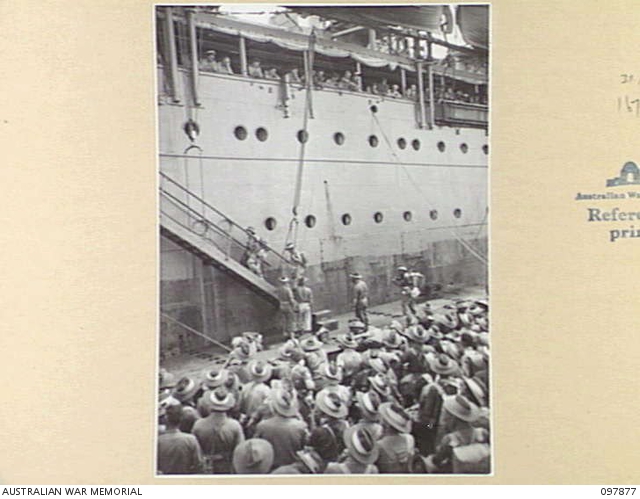 OFF BORAM BEACH, NEW GUINEA. 1945-10-13. THE FIRST BATCH OF TROOPS TO ...