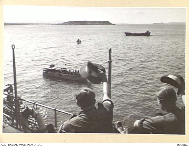 OFF BORAM BEACH, NEW GUINEA. 1945-10-13. THE FIRST BATCH OF TROOPS TO ...