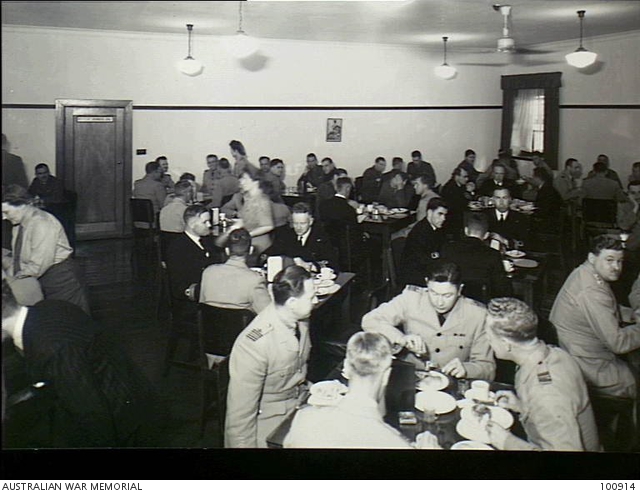 Melbourne, Vic. 1945-12-07. A crowd sitting at tables eating a meal in ...