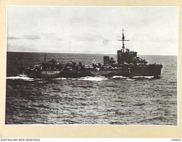 1942-03-04. HMAS VAMPIRE AT SEA SHOWING HER STARBOARD SIDE ...