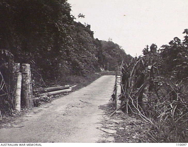 BRUNEI, BORNEO. 24 JUNE 1945. A JAPANESE ROAD BLOCK ON THE BRUNEI ...