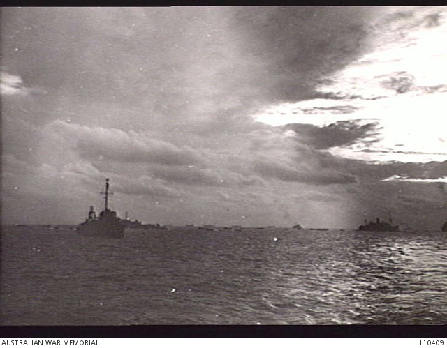 OFF BALIKPAPAN, BORNEO. 1 JULY 1945. CONVOY VESSELS DISCHARGING TROOPS ...