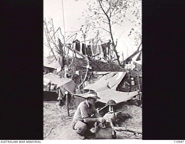 BALIKPAPAN, BORNEO. 5 JULY 1945. WITH THE OBOE 2 OPERATION LANDING ...