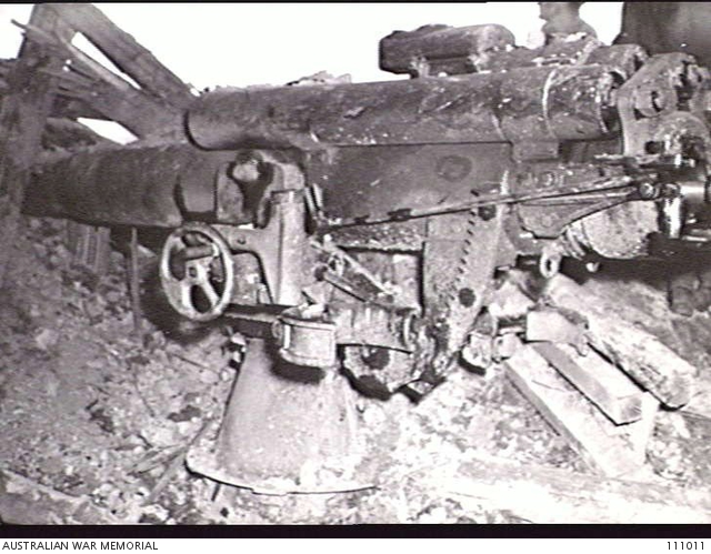 BALIKPAPAN AREA, BORNEO. 6 JULY 1945. A JAPANESE 6 INCH NAVAL GUN ON ...