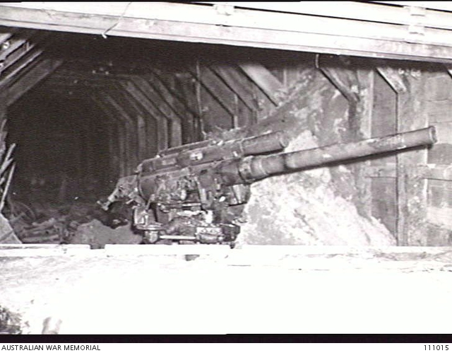 BALIKPAPAN AREA, BORNEO. 6 JULY 1945. A JAPANESE 6 INCH NAVAL GUN ON ...