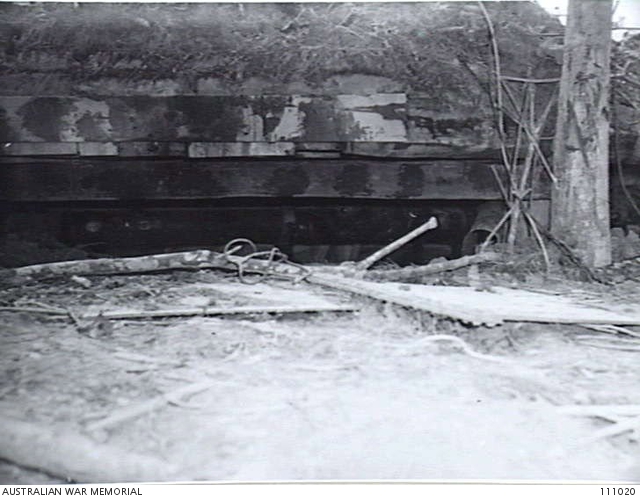 BALIKPAPAN AREA, BORNEO. 7 JULY 1945. THE RANGE FINDER OF A JAPANESE ...