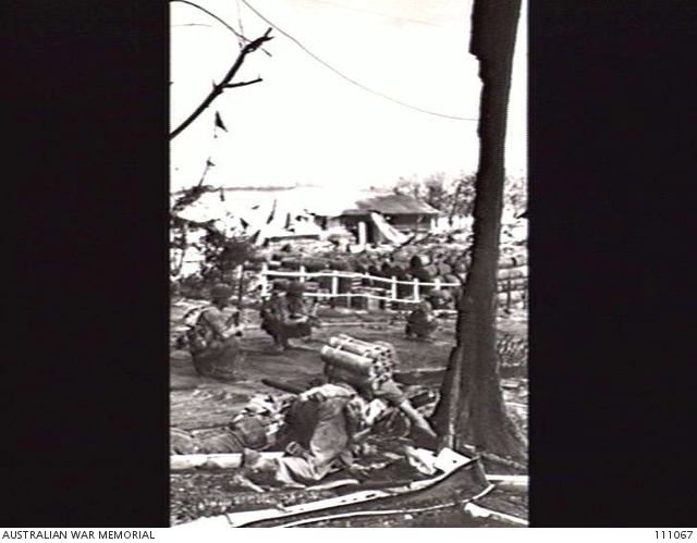 BALIKPAPAN, BORNEO. 3 JULY 1945. MEMBERS OF 7 PLATOON, A COMPANY, 2/10 ...