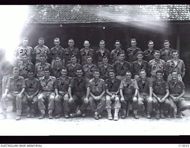 GROUP OF SIGNALLERS OF 53 ANTI AIRCRAFT REGIMENT (COMPOSITE) (LE) WITH ...