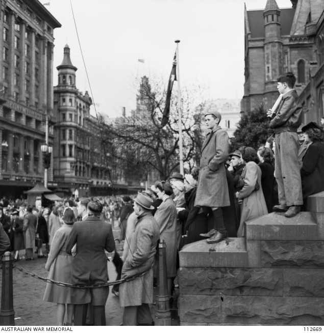 MELBOURNE, VIC. 15 AUGUST 1945. A SECTION OF THE CROWD STANDING ON THE ...