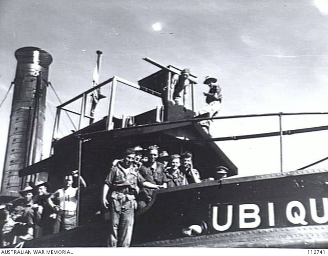 BALIKPAPAN, BORNEO, 31 JULY 1945. GUNNERS OF 2/4 FIELD REGIMENT ON THE ...