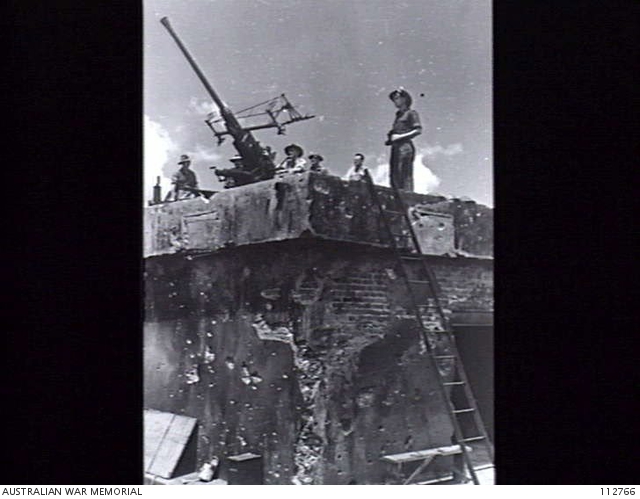 BALIKPAPAN, BORNEO, 3 AUGUST 1945. A 40MM BOFORS GUN OF NO 2 BATTERY, B ...