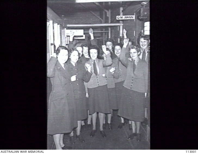 MELBOURNE, VIC. 1945-08-15. MEMBERS OF THE AWAS (AUSTRALIAN WOMEN'S ...