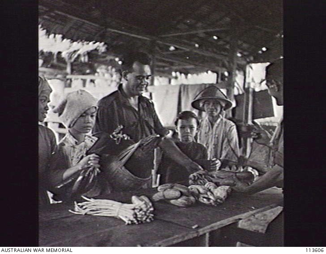 BONGOWAN, BORNEO. 1945-08-07. LOCAL WOMEN BRING EGGFRUIT, BEANS ...