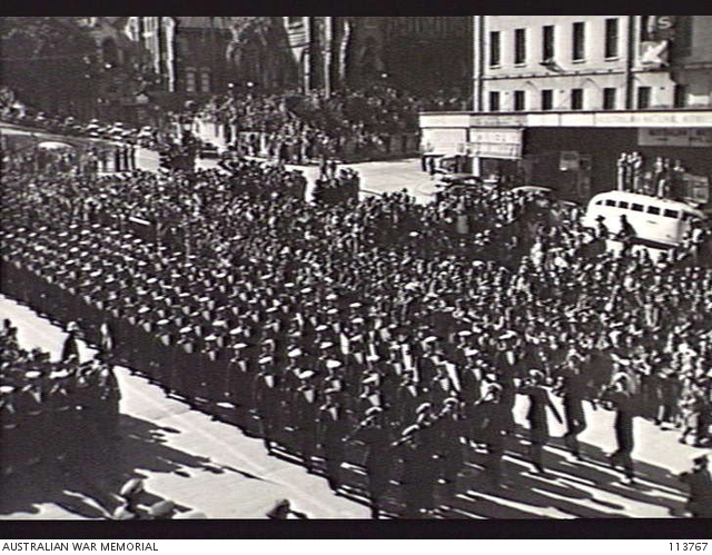 BRISBANE, QLD. 1945-08-16. APPROXIMATELY 10,000 MEN AND WOMEN OF THE ...