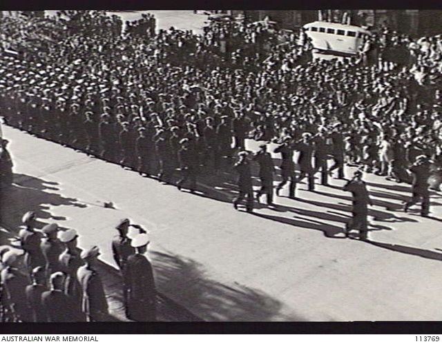 BRISBANE, QLD. 1945-08-16. APPROXIMATELY 10,000 MEN AND WOMEN OF THE ...