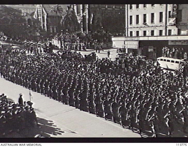 BRISBANE, QLD. 1945-08-16. APPROXIMATELY 10,000 MEN AND WOMEN OF THE ...
