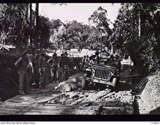 LIMBANG, BORNEO. 1945-08-24. A UNIT JEEP MOVING SLOWLY ALONG A VERY BAD ...