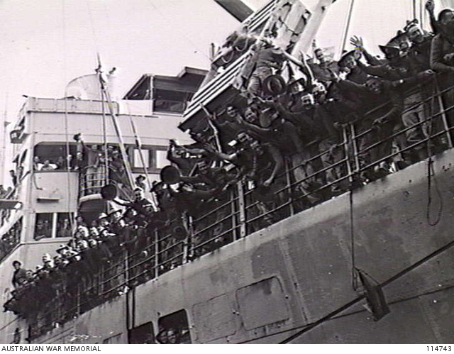 SYDNEY, NSW. 1945-09-04. MEMBERS OF THE AIF, DUE FOR DISCHARGE UNDER ...