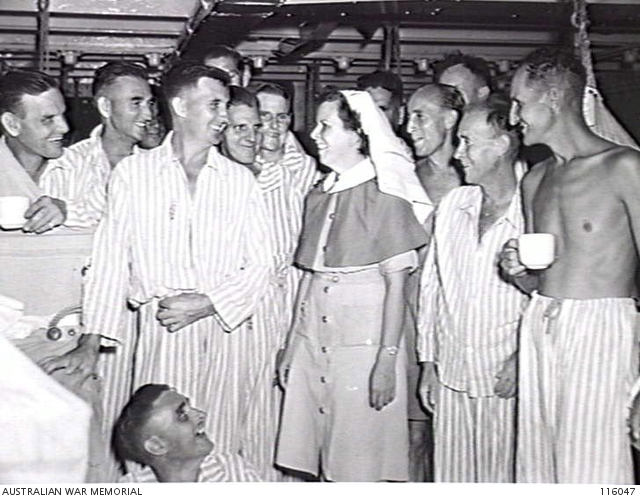 SINGAPORE. 1945-09-13. PRISONERS OF WAR RELEASED FROM CHANGI PRISON ...