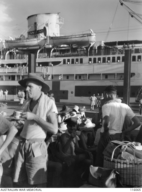SINGAPORE. 1945-09-13. PRISONERS OF WAR RELEASED FROM CHANGI PRISON ...