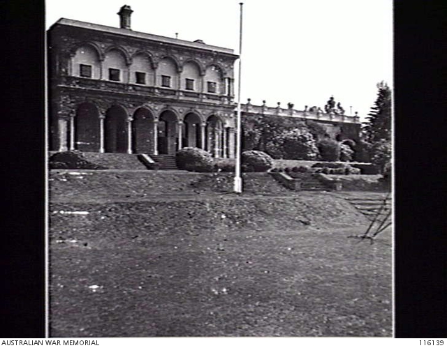 MELBOURNE, VIC. 1945-09-20. PRIVATE HOMES AND BUILDINGS OCCUPIED BY THE ...