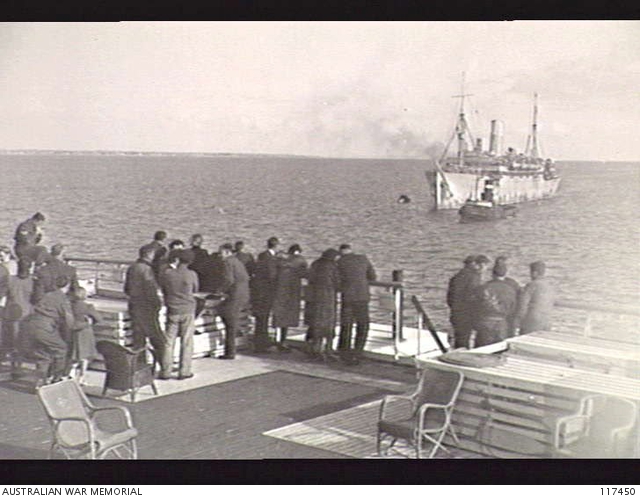 MELBOURNE, VIC. 1945-10-16. THE SS TARAMOA CARRYING 8TH AUSTRALIAN ...