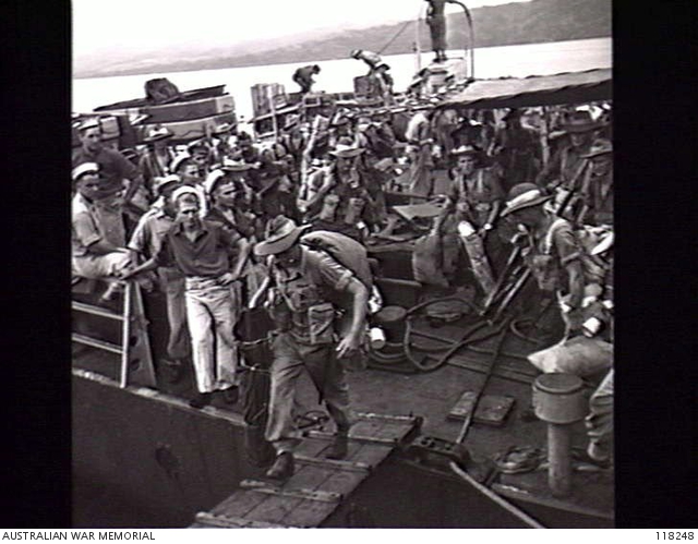 AMBON. 1945-09-22. TROOPS OF THE 63RD INFANTRY BATTALION DISEMBARKING ...