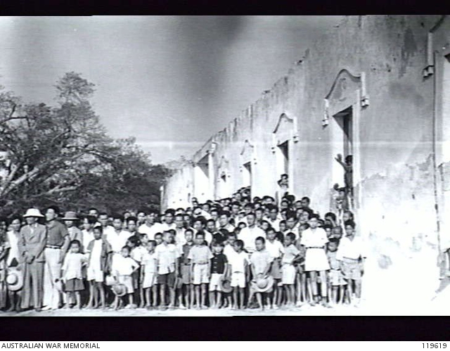 DILI, PORTUGUESE TIMOR 1945-09-24. A SMALL PARTY OF AUSTRALIAN TROOPS ...