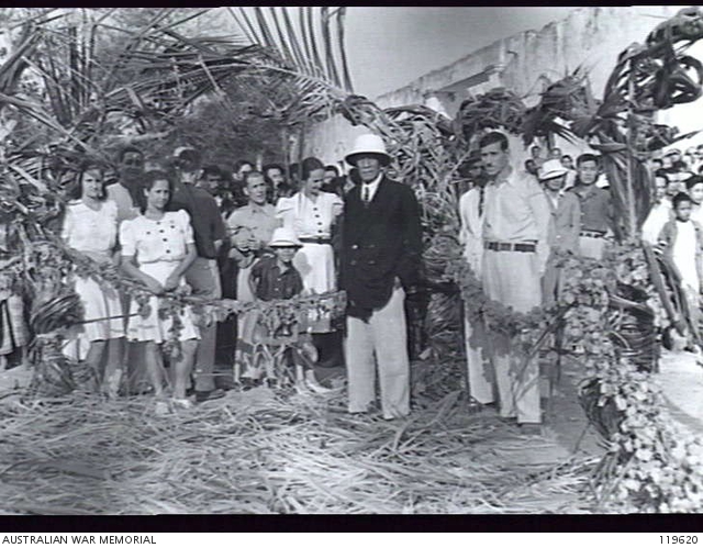 DILI, PORTUGUESE TIMOR 1945-09-24. A SMALL PARTY OF AUSTRALIAN TROOPS ...