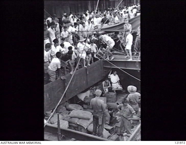 PONTIANAK, BORNEO 1945-10-21. OCCUPATION BY 2/33RD BATTALION. UNLOADING ...