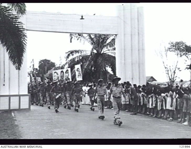 PONTIANAK, BORNEO 1945-10-16. WX299 LIEUTENANT COLONEL T. W. R. COTTON ...
