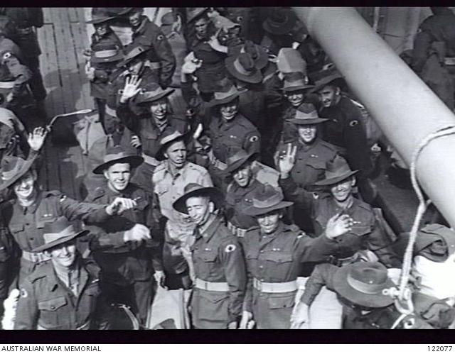 SYDNEY, NSW. 1945-10-08. 8TH DIVISION EX PRISONERS OF WAR RETURNING ...