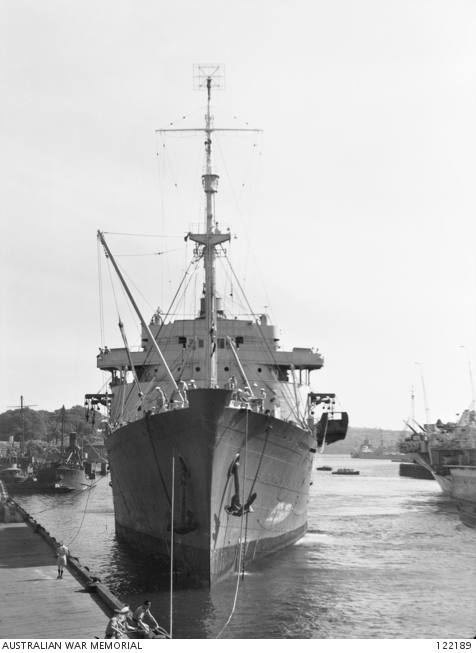 WOOLLOOMOOLOO, NSW 1945-12-23. HMAS KANIMBLA PULLING INTO ITS BERTH ...