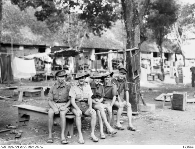 BATAVIA, JAVA 1945-09-24. A GROUP OF OFFICERS OF THE 2/3RD MACHINE GUN ...