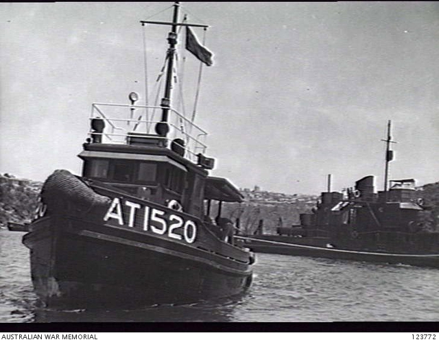 SYDNEY, NSW 1945-11-26. ARMY TUG BOAT AT1520 TOWING THE FERRY "GEORGE ...