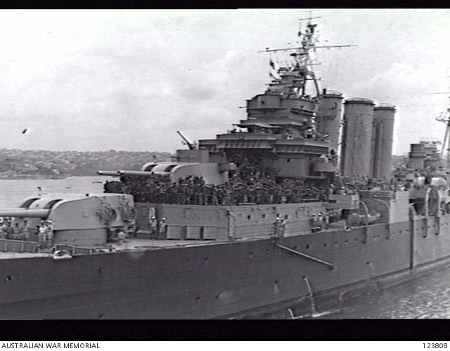 GARDEN ISLAND, SYDNEY, NSW 1945-11-30. TROOPS AND CREW MEMBERS LINE THE ...