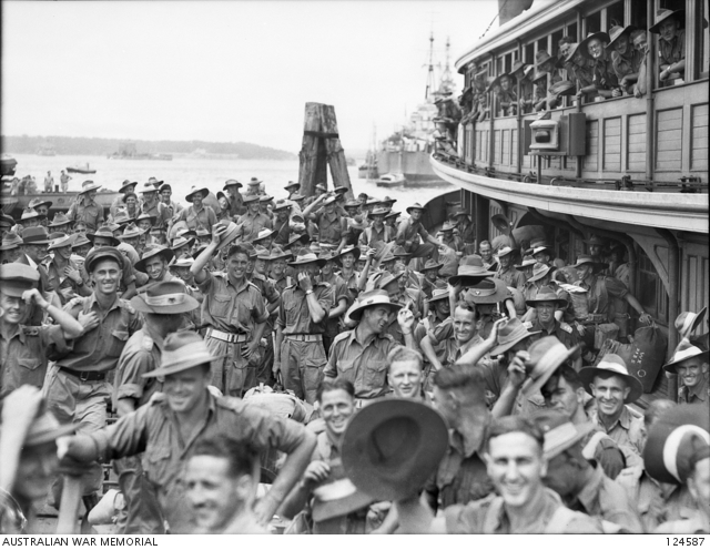 CIRCULAR QUAY, NSW 1946-01-12. AUSTRALIAN TROOPS DISEMBARKING FROM A ...