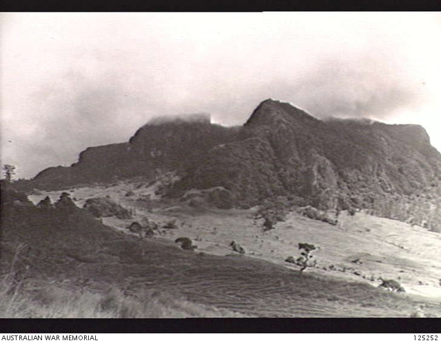 MUNDO PERDIDO MOUNTAINS, PORTUGUESE TIMOR. 1946-01-08. PANORAMIC VIEW ...