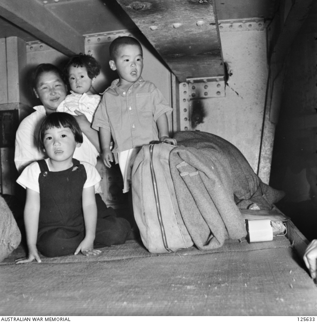 PORT MELBOURNE, VIC. 1946-02-21. A JAPANESE WOMAN AND HER THREE YOUNG ...